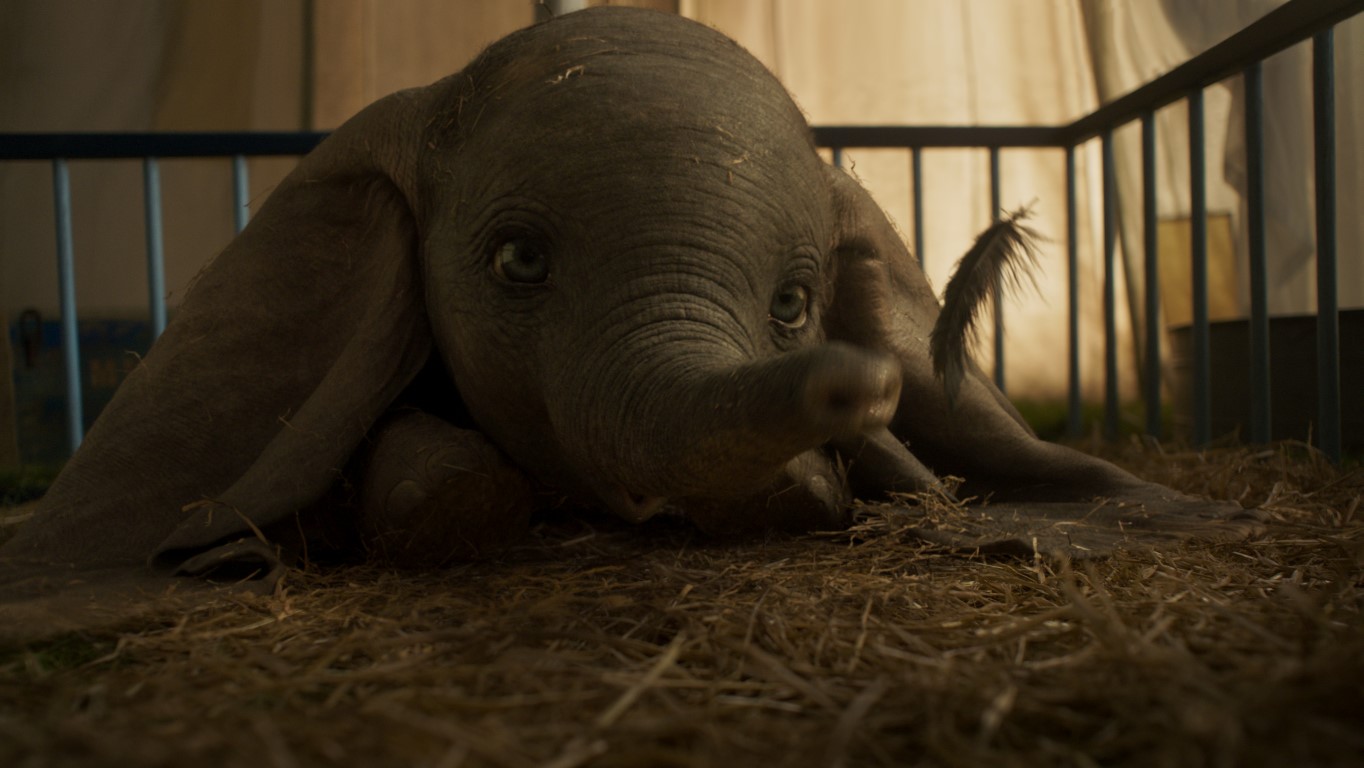 'Dumbo' Film Review: Tim Burton's Tale of the Flying Elephant is as ...